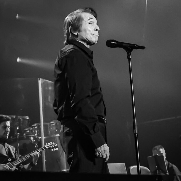 FOTOS: Raphael. Pabellón Príncipe Felipe, Zaragoza 22/12/23. Por David ...