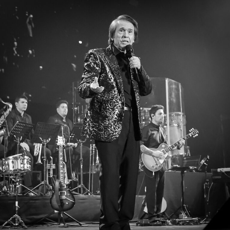 FOTOS: Raphael. Pabellón Príncipe Felipe, Zaragoza 22/12/23. Por David ...