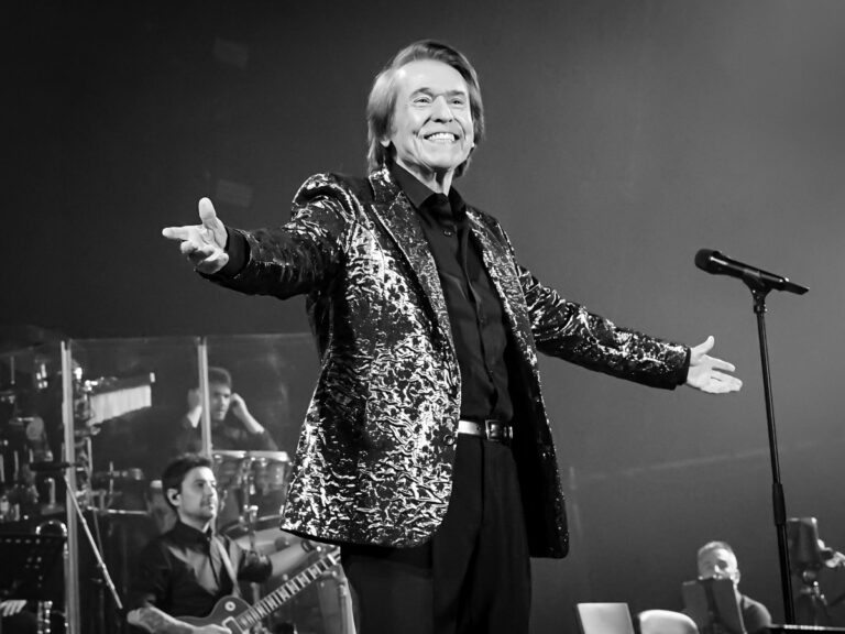 FOTOS: Raphael. Pabellón Príncipe Felipe, Zaragoza 22/12/23. Por David ...